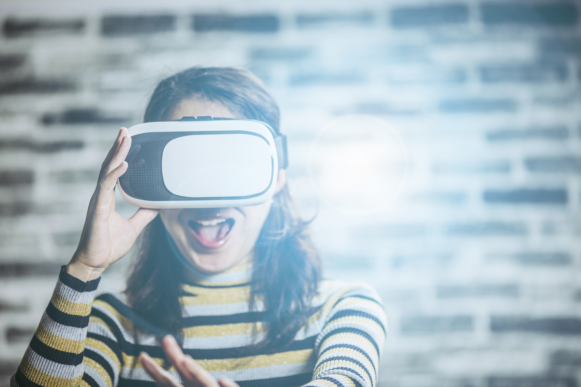 AR/VR活用で実現する非対面社会。テレワークからエンタメまで各分野を解説 | レポート | PROTRUDE - 現場のあらゆる課題、解決策のすべてがここに